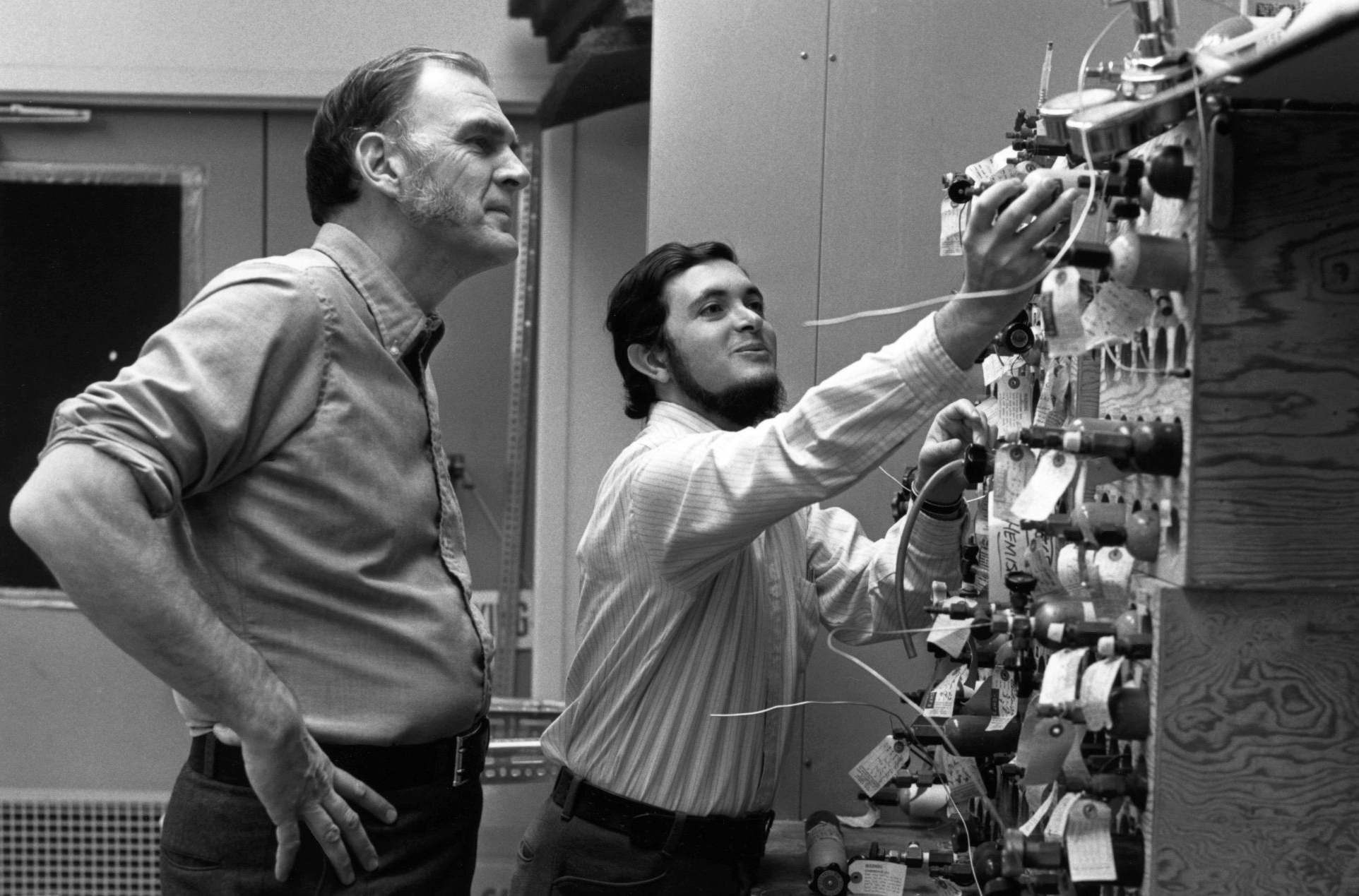 Mario J. Molina, Ph.D. - Academy of Achievement